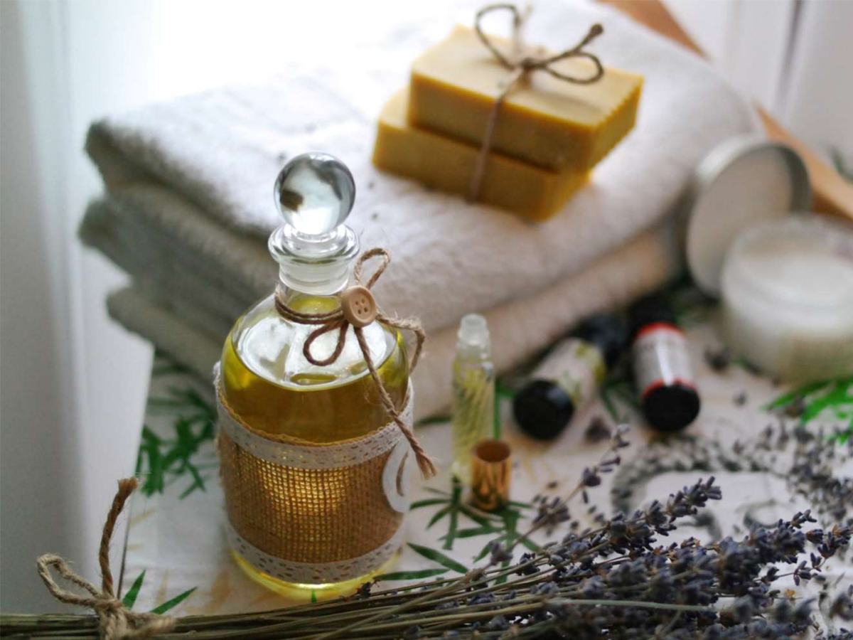Hair Conditioner vs Hair Oil: What’s the Real Difference? - Empowering ...