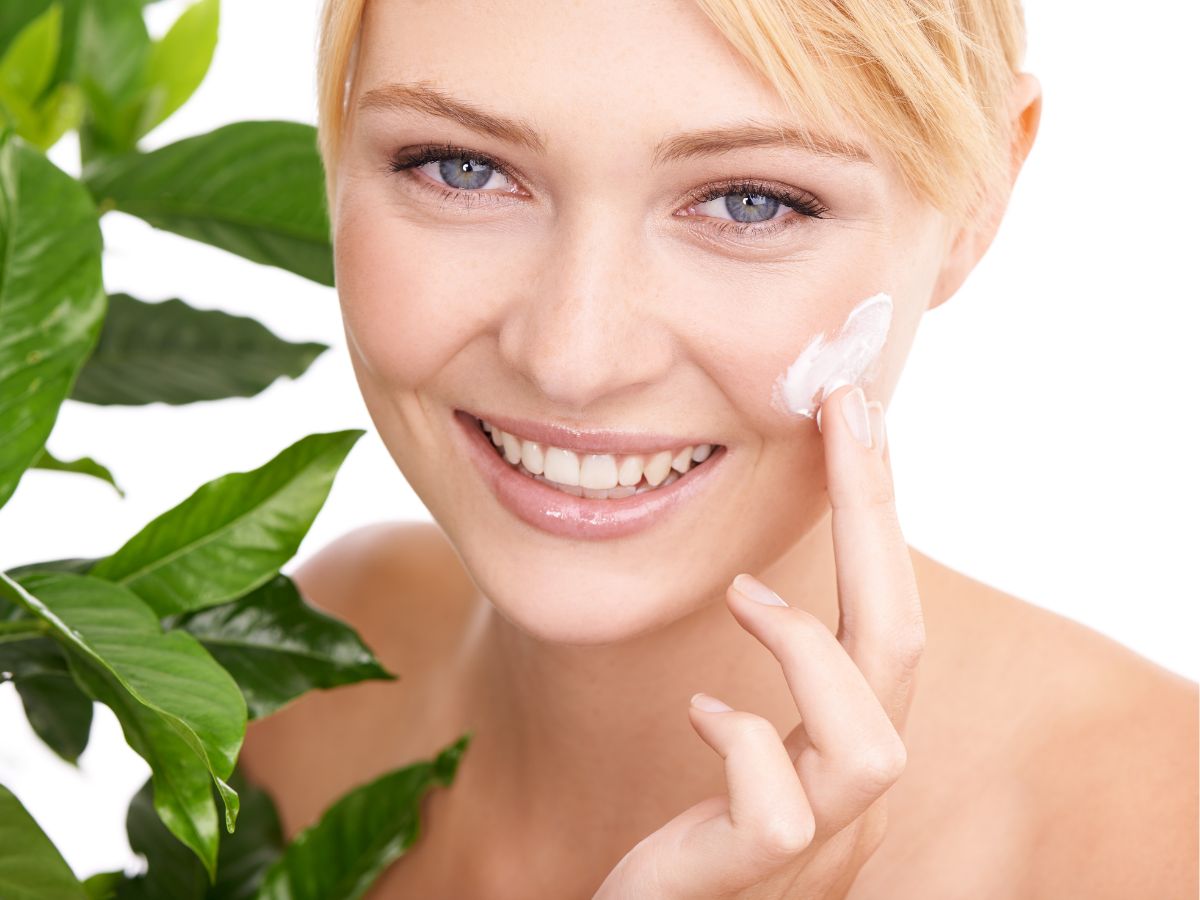 Top 9 Benefits Of Witch Hazel Empowering Your Brand With Our Top Oemodm Cosmetic Solutions